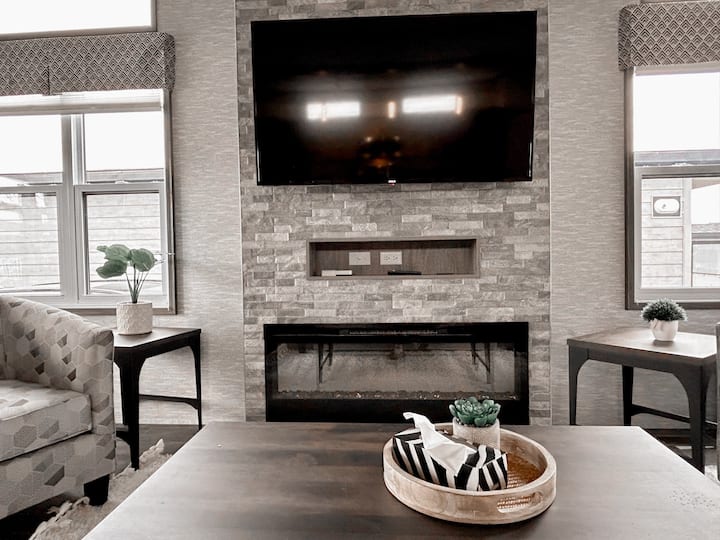 Modern Sherkston Cottage W/cart & Outdoor Tv - Port Colborne