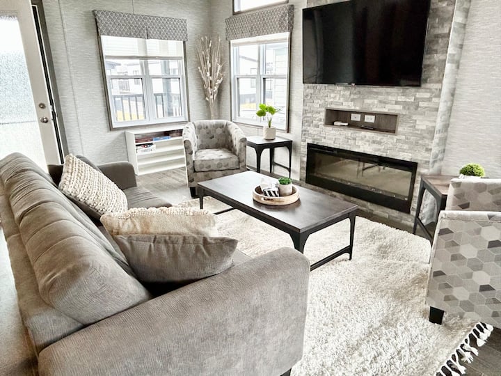 Modern Sherkston Cottage W/cart & Outdoor Tv - Port Colborne