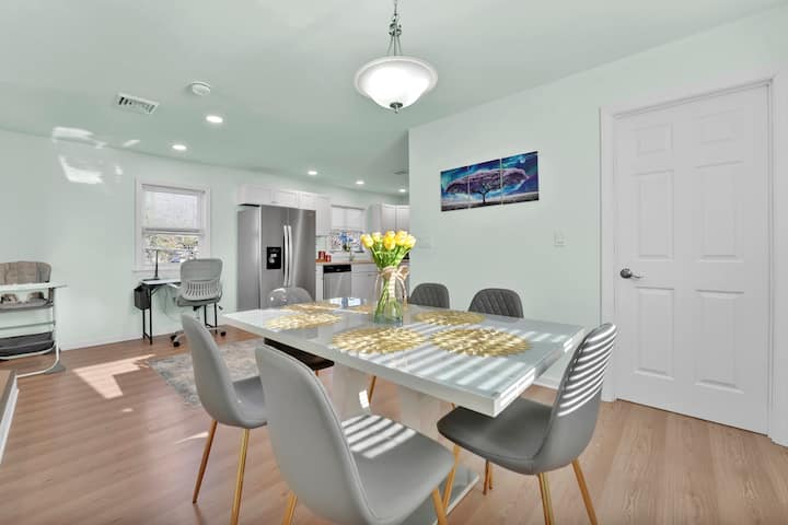 Village Escape. Walk To Beach, Lake & Canada St. - Lake George, NY