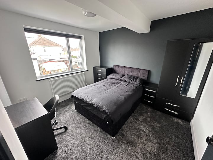 Private Bedrooms In A 6 Bed 3 Bathroom Home, Rm 5 - Bristol