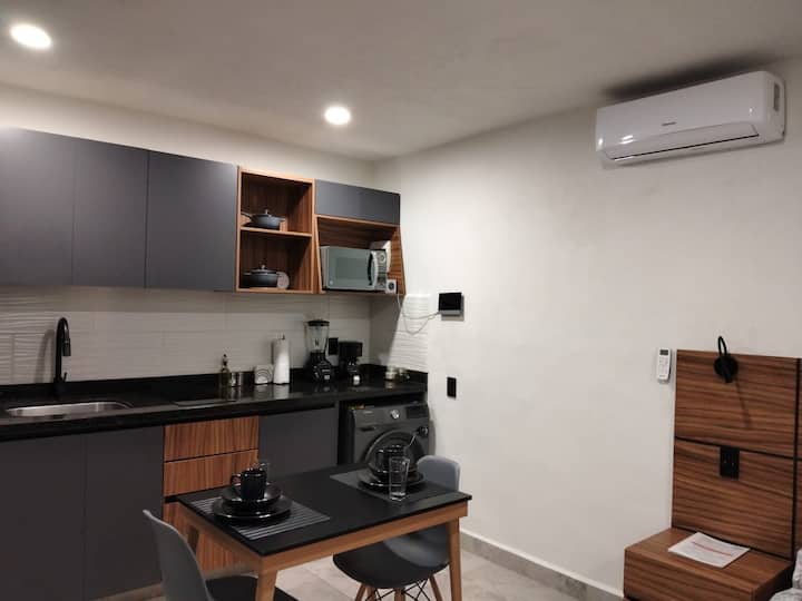 Air/c Quiet Studio, Double Bed, Gated Garage - León