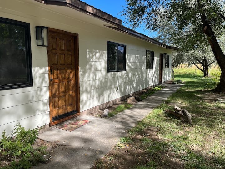 Charming 2 Bedroom In Duplex-walk To Ranchos Plaza - Taos, NM