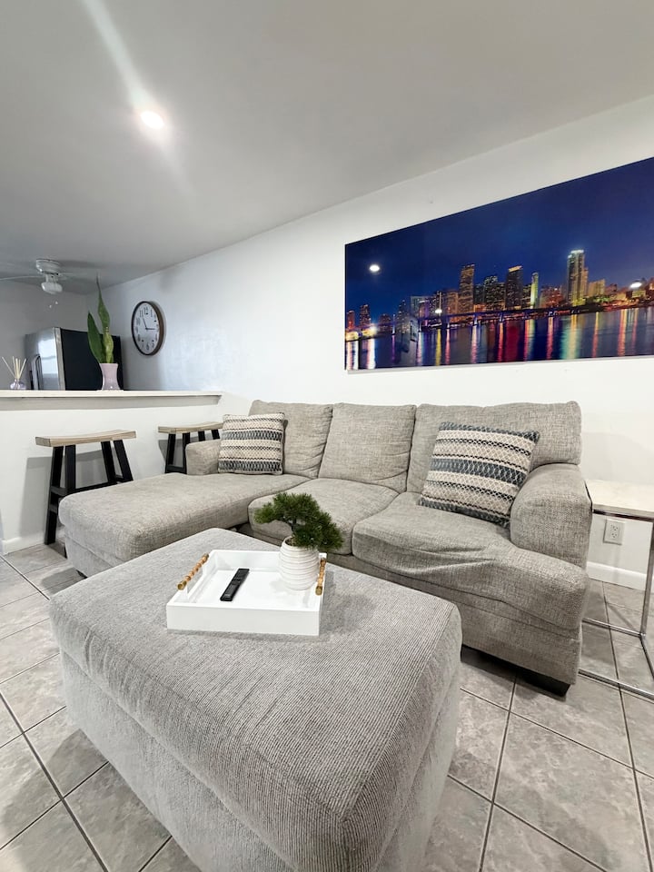 Oasis In Hallandale Beach Near Beaches & More! - Hallandale Beach, FL