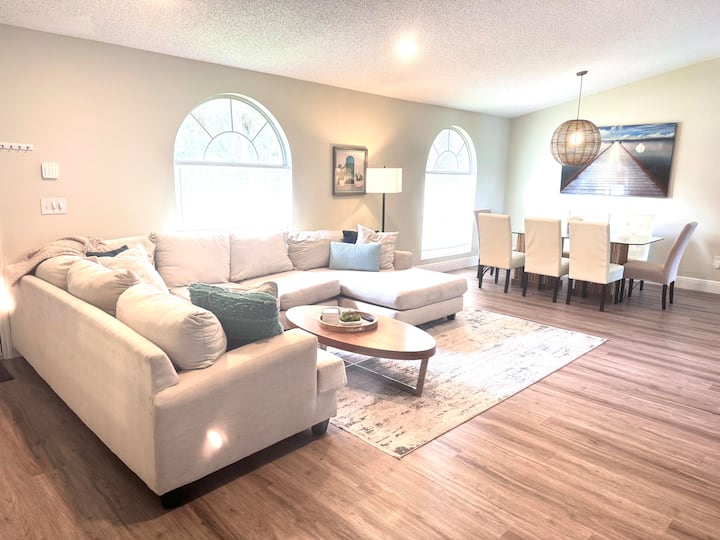 Lakeview Getaway, Minutes From Siesta Key! - Sarasota, FL