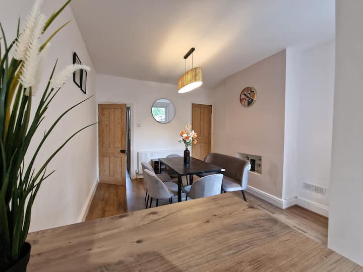 Lovely 6 Bedroom, 2 Bathroom - Leicester