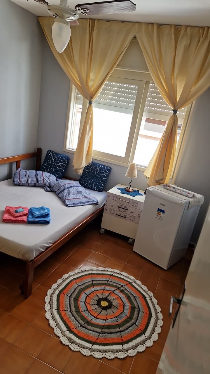 Quarto Aconchegante / Sem Garagem - Capão da Canoa