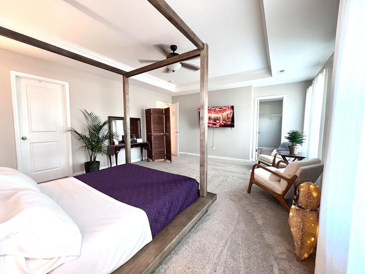 Queen Room W/private Bath - Serene Slumber Suite - North Carolina