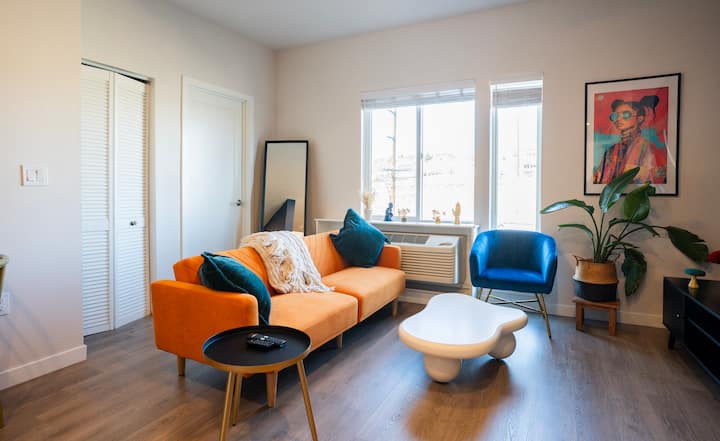 Art Studio Apartment | Hot Tub + 24/7 Gym - Reno