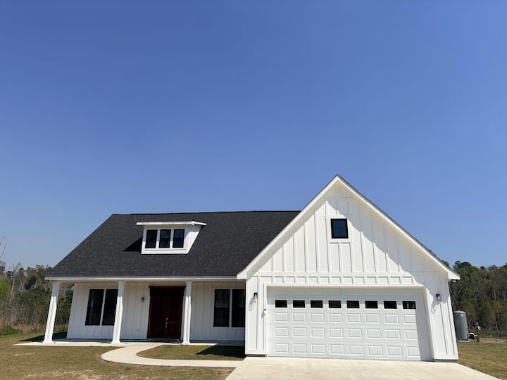 Beautiful Modern Farm House. - Douglas, GA