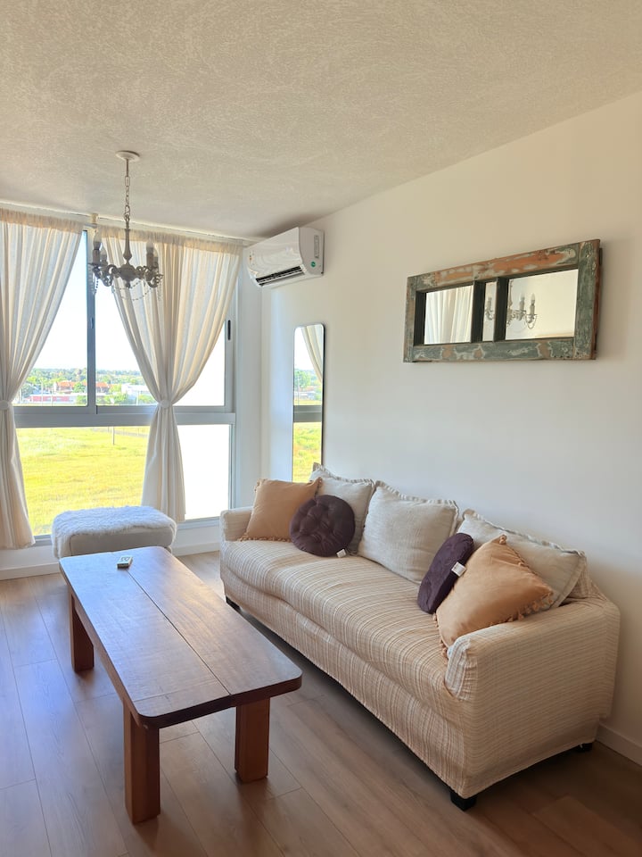 Coqueto Y Luminoso Departamento - Maldonado