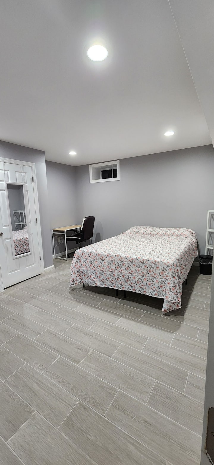 Spacious Bedroom Retreat With Shared Dining & Bath - Menlo Park, CA