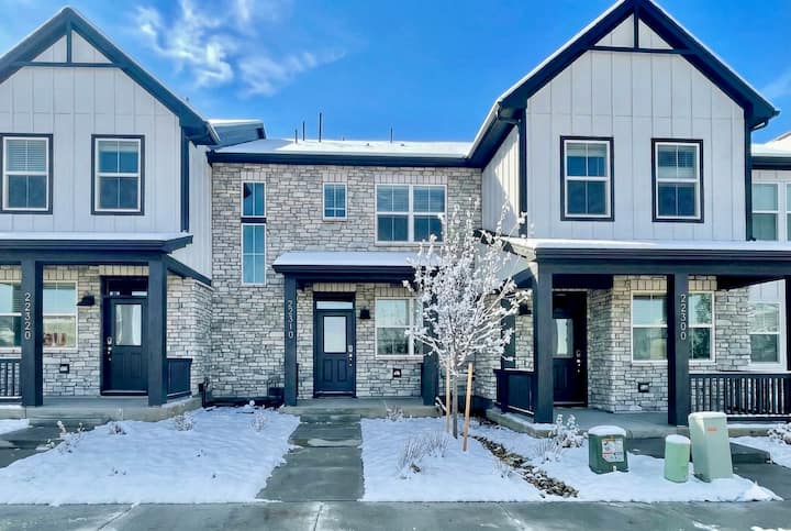 Lux Retreat | Mdrn 3br | Airport|easy I-70| Denver - Aurora, CO