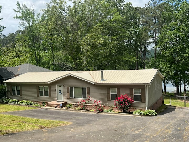 Drummonds Holiday Lakehouse - Cathedral Caverns State Park, Woodville