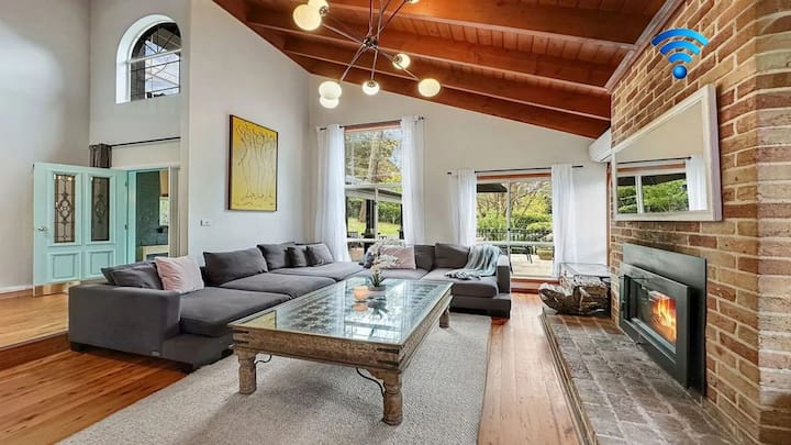 Mount Gibraltar Retreat – Stylish Home Amid Nature - Bowral