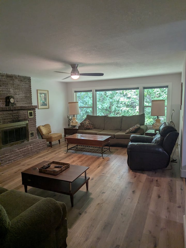 Bella Vista Recently Renovated 2 Bed 1 Bath - Bella Vista, AR