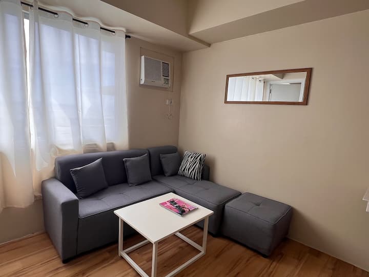 Alabang Condo With Laguna De Bay Views - Muntinlupa