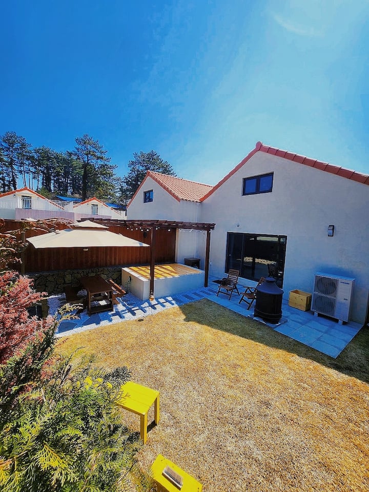 [제주 겨울 독채 특가] 헤이애월A, 프라이빗  정원 , 자쿠지,화목난로,Bbq - Jeju-si