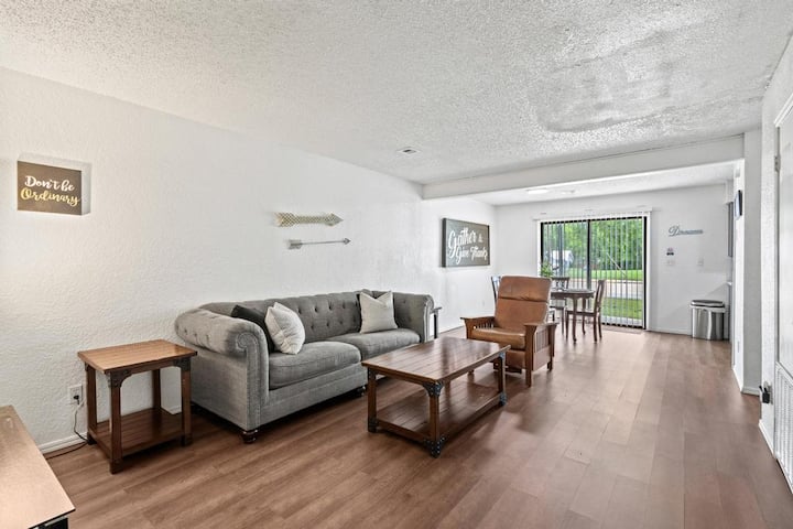 Just Like Home 2 Bed 1.5 Bath Apt W King & Queen! - Ardmore, OK