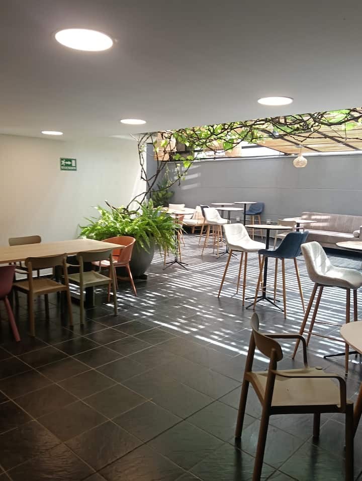 Eterna Primavera, Poblado. Seguridad 24 Horas - Medellín