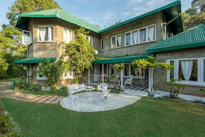Nature’s Escape: 2 Bhk Pet-friendly Garden Villa - Solan