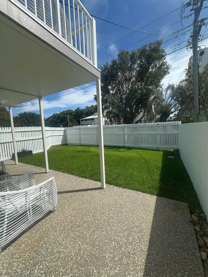 Walk To The Beach - 3 Bed-2 Carparks In North Ward - Queens Garden, North Ward