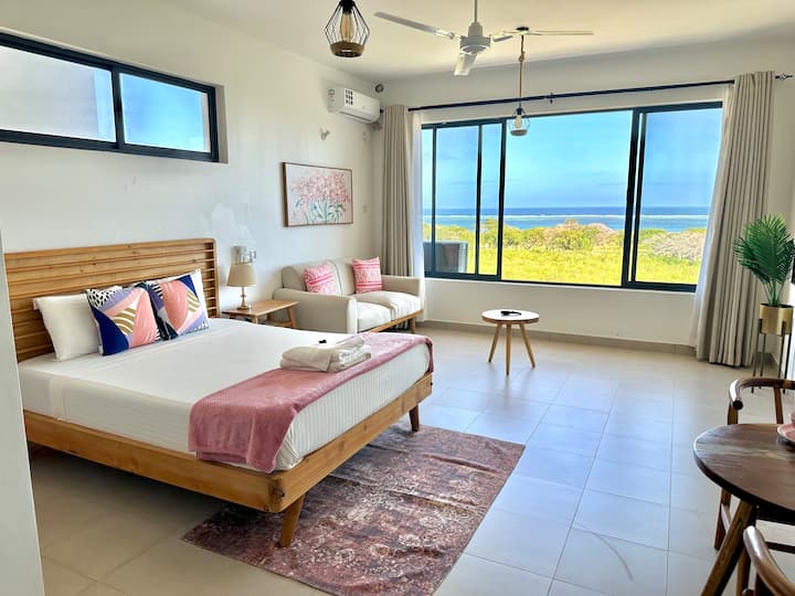 Ocean-view Studio, Pool, Near Beach -Ac Extra Cost - Mombasa