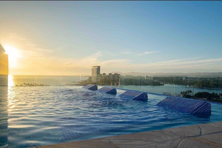 Zoho Rooftop Pool Gym Bbq - Puerto Vallarta