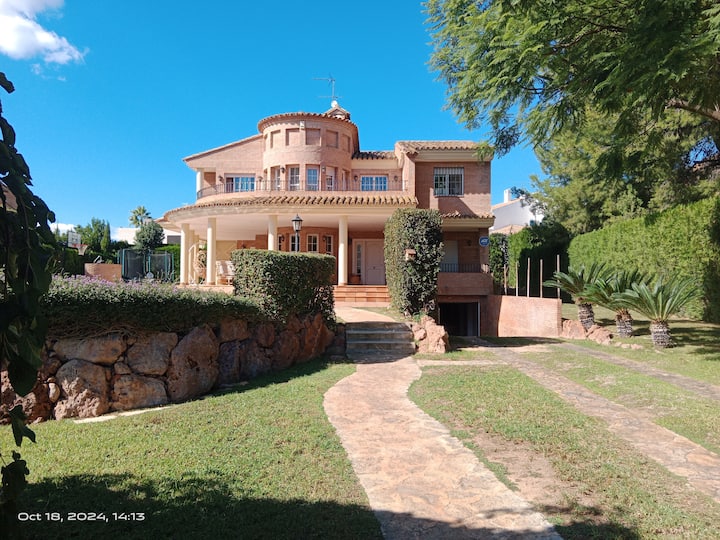 Exquisite Family Villa - Sagunto