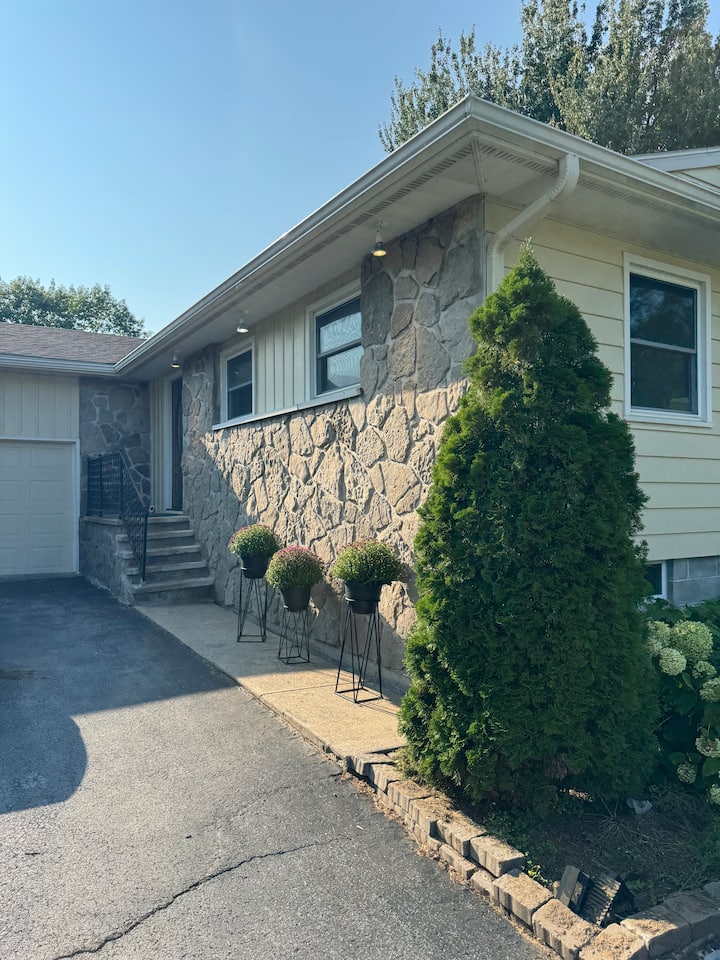 Beautiful Home In Sackets Harbor - Sackets Harbor, NY