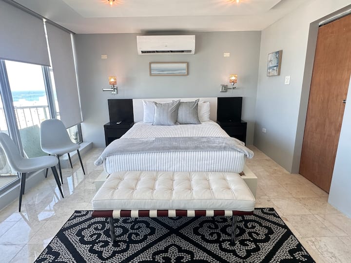 Walking Distance To The Beach Vibrant Tourist Area - San Juan