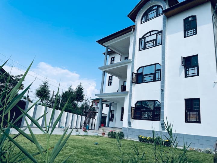 Suite • 5 Bedrooms | The Aastana - Srinagar