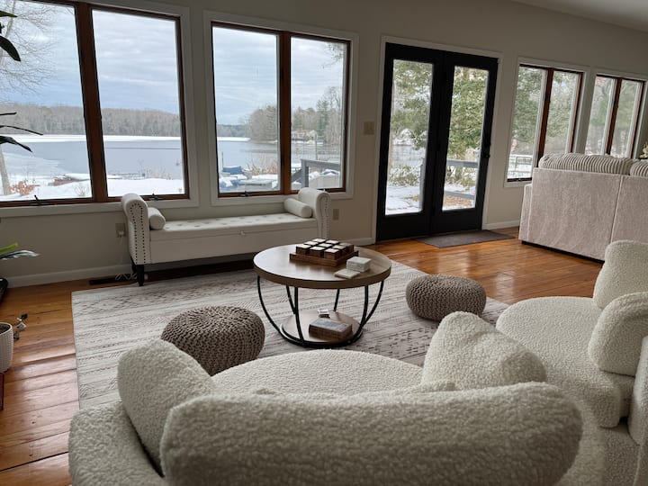 Cozy Romantic Winter Escape W/ Stunning Lake Views - New Jersey