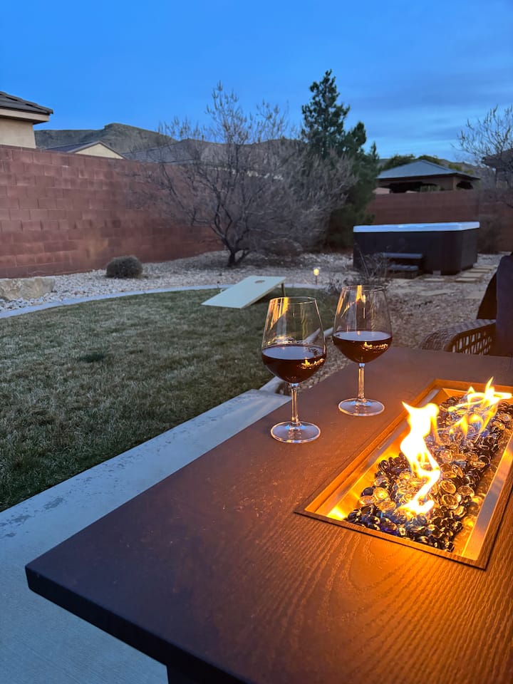Red Rocks Retreat Near Zion | Hot Tub & Stargazing - La Verkin, UT