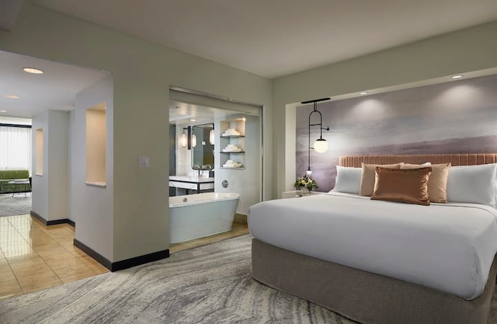 Dt Seattle 2 Units Of Stylish Suite W/ Breakfast - Seattle, WA