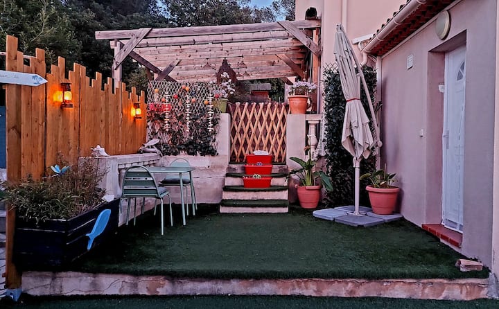 Studio En Rez De Jardin - Hyères