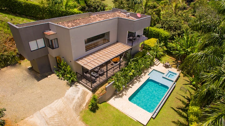 Villa Emiliacopacabana30min/med/piscina/jacussi - Copacabana