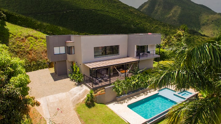 Villa Emiliacopacabana30min/med/piscina/jacussi - Copacabana