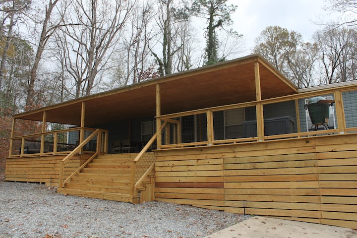 5 Br 3 Ba Spacious Renovated Lake View Huge Deck - Lake Martin, AL