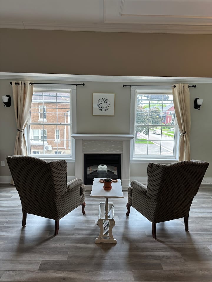 Spacious And Comfortable Downtown Apartment - Moncton