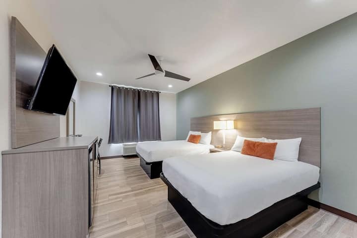 4 Rooms Ideal For Groups Visiting San Antonio - San Antonio, TX