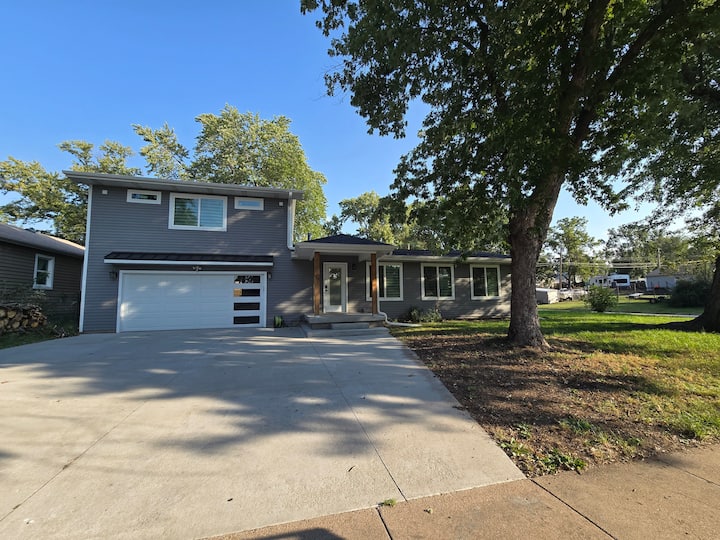 Home In Lincoln - James Arthur Vineyards, Raymond