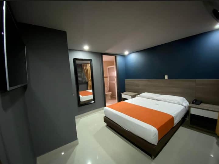 Modern Room + Downtown Medellín + Reception 24/7 - Medellín, Colombia