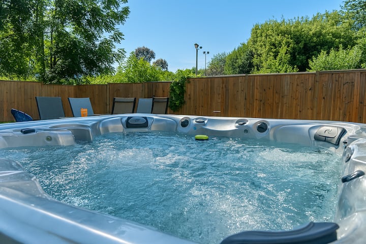 Closest Bnb To Falls • Sleep 12 • Hot Tub • 6 Cars - Niagara Falls