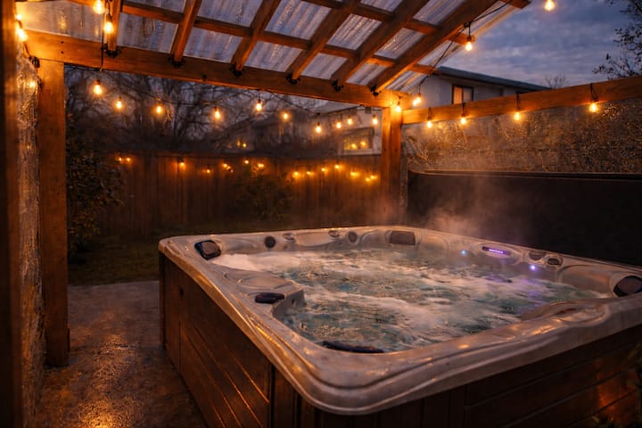 Closest To Falls • Sleeps 12 • Hot Tub Year Round - Niagara Falls