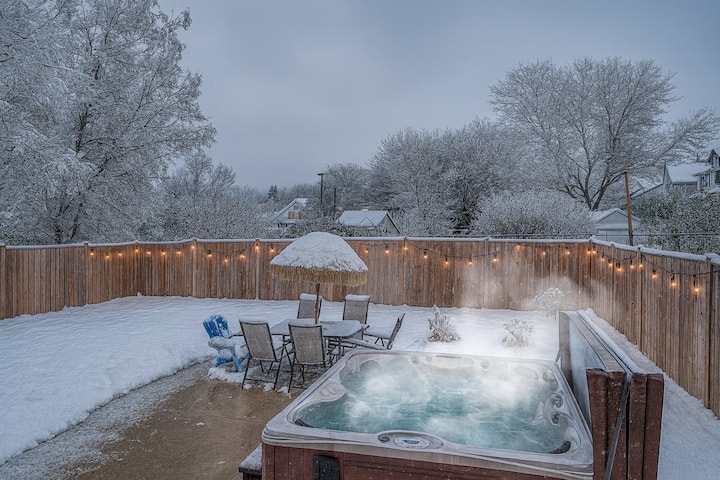 Closest Home To Falls • Sleep 12 • Hot Tub • 6 Car - Niagara Falls