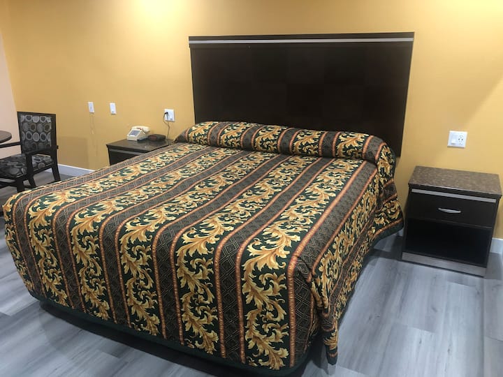 Room With One King Bed - Ontario, CA