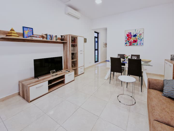 Cozy Stay In The Heart Of Gżira - Malta