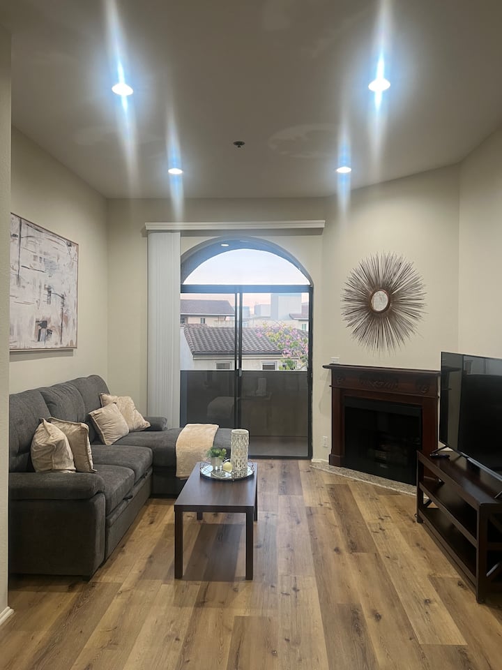 One Bedroom Apartment Walking Distance To Ucla - Los Angeles, CA