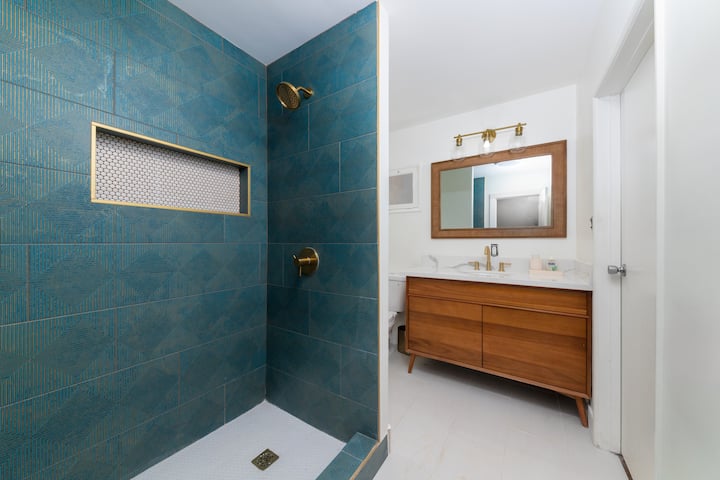 Downtown Riverside Home Sleeps 10 - Riverside, CA