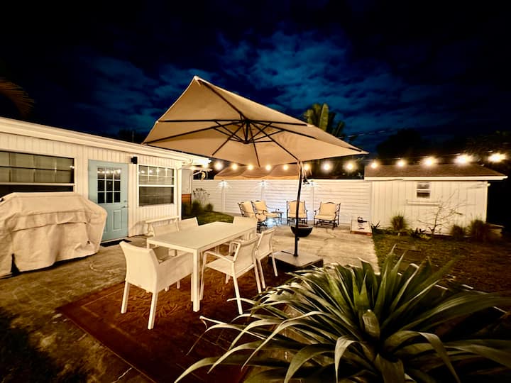 Your Coastal Escape In Naples! - Public Beach, Naples